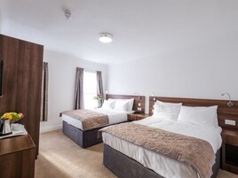 Quarto Quádruplo, casa de banho anexa | 1 quarto 