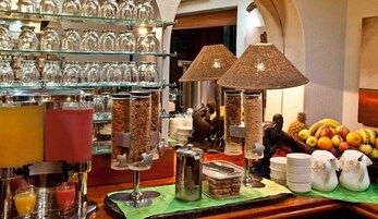 Café da manhã com buffet durante a semana (ZAR 175 por pessoa)