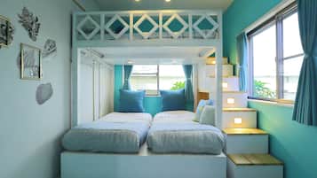 Quarto Quádruplo, apenas para mulheres, casa de banho partilhada (ANNEX) | Cortinas/cortinados opacos, quartos insonorizados