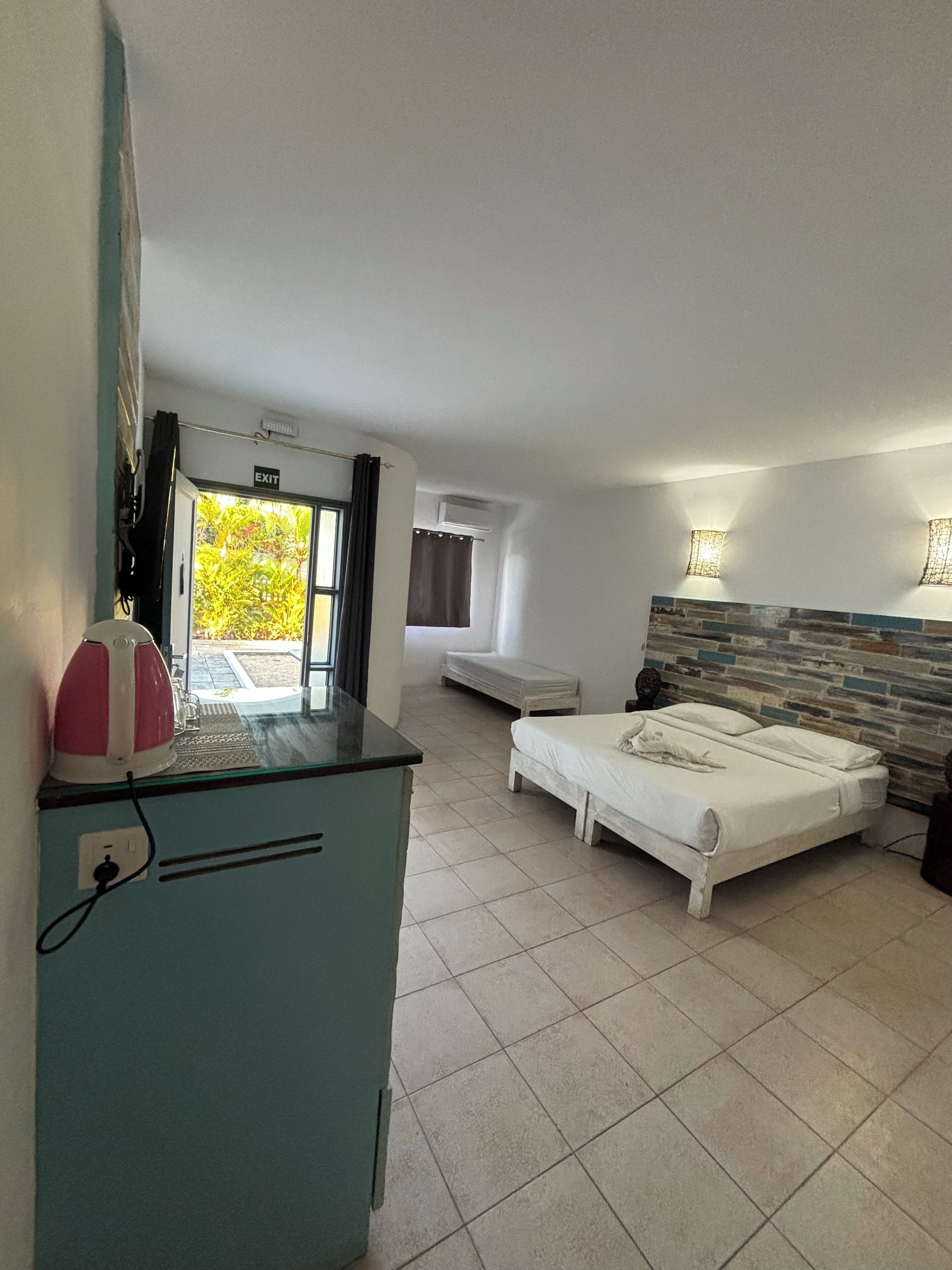Quarto Superior | Cofre no quarto, secretária, quartos insonorizados 