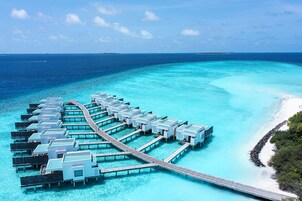 Vila (Lagoon with Pool)