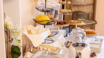 Café da manhã com buffet todos os dias mediante uma taxa