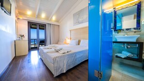 Quarto Superior, vista para o mar | Roupa hipoalergénica, minibar, cofre no quarto 