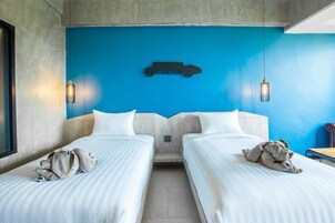 Deluxe Twin | Minibar, cofre no quarto, secretária, cortinas/cortinados opacos 