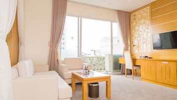 Suite de Luxo, 1 cama queen-size, banheira de hidromassagem grande, Vista para a cidade | 1 quarto, roupa de alta qualidade, camas de colchão viscoelástico