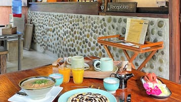 Serviço de café da manhã, culinária tailandesa, vistas para o jardim