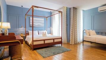 Quarto Triplo Familiar | Minibar grátis, secretária