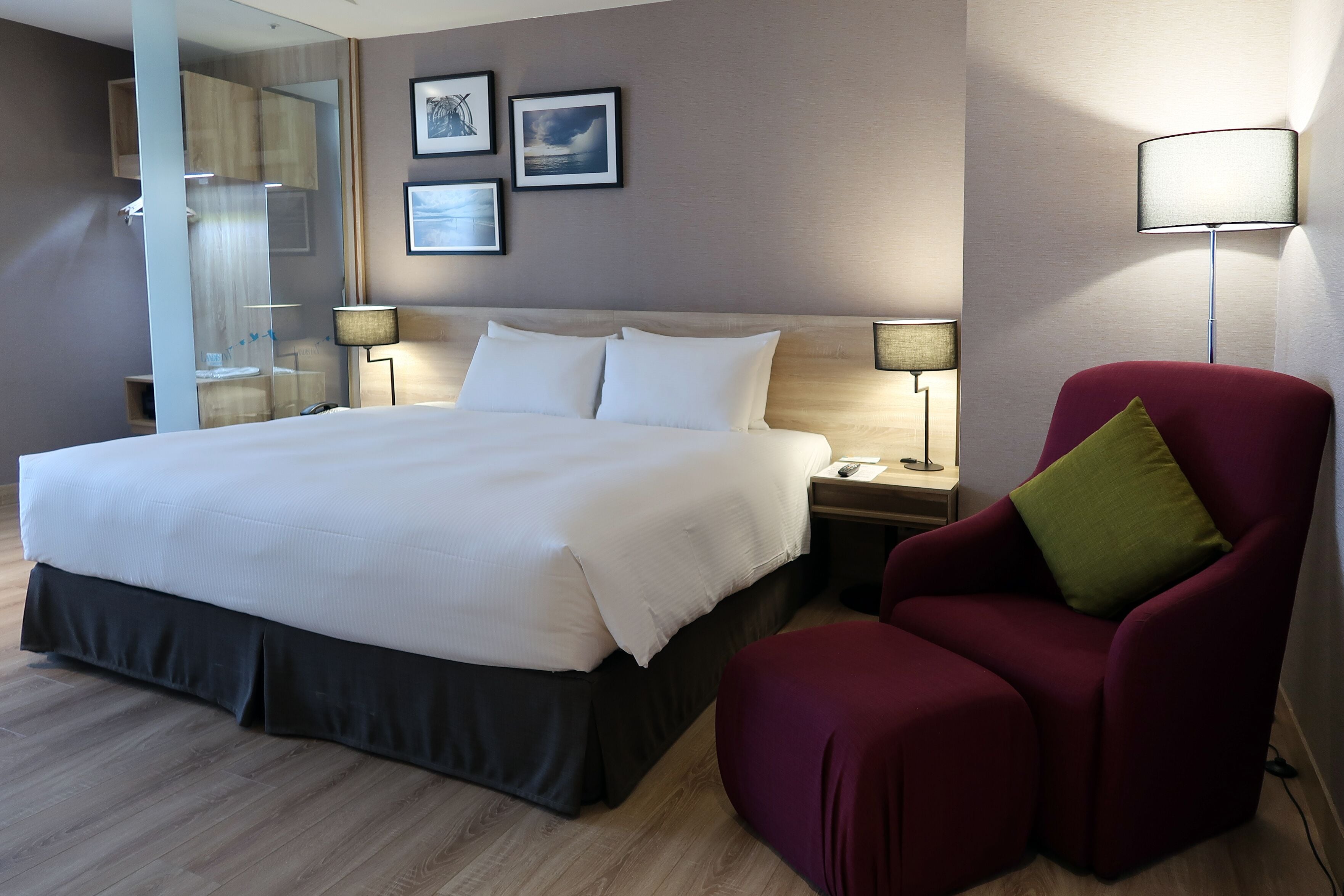 Quarto Duplo Deluxe, 1 cama king-size, varanda, na torre | Roupa de alta qualidade, edredões de penas, cofre no quarto, secretária 