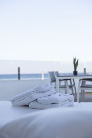 Apartamento premium, terraço, vista para o mar | Terraço/pátio