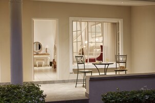 Cofres nos quartos, escrivaninha, Wi-Fi de cortesia, roupa de cama