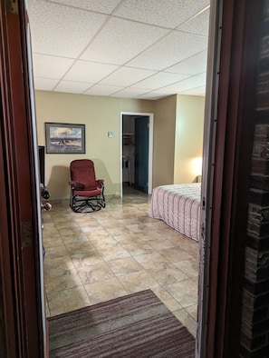 Quarto Standard, várias camas | Secretária, secretária adequada para computadores portáteis 
