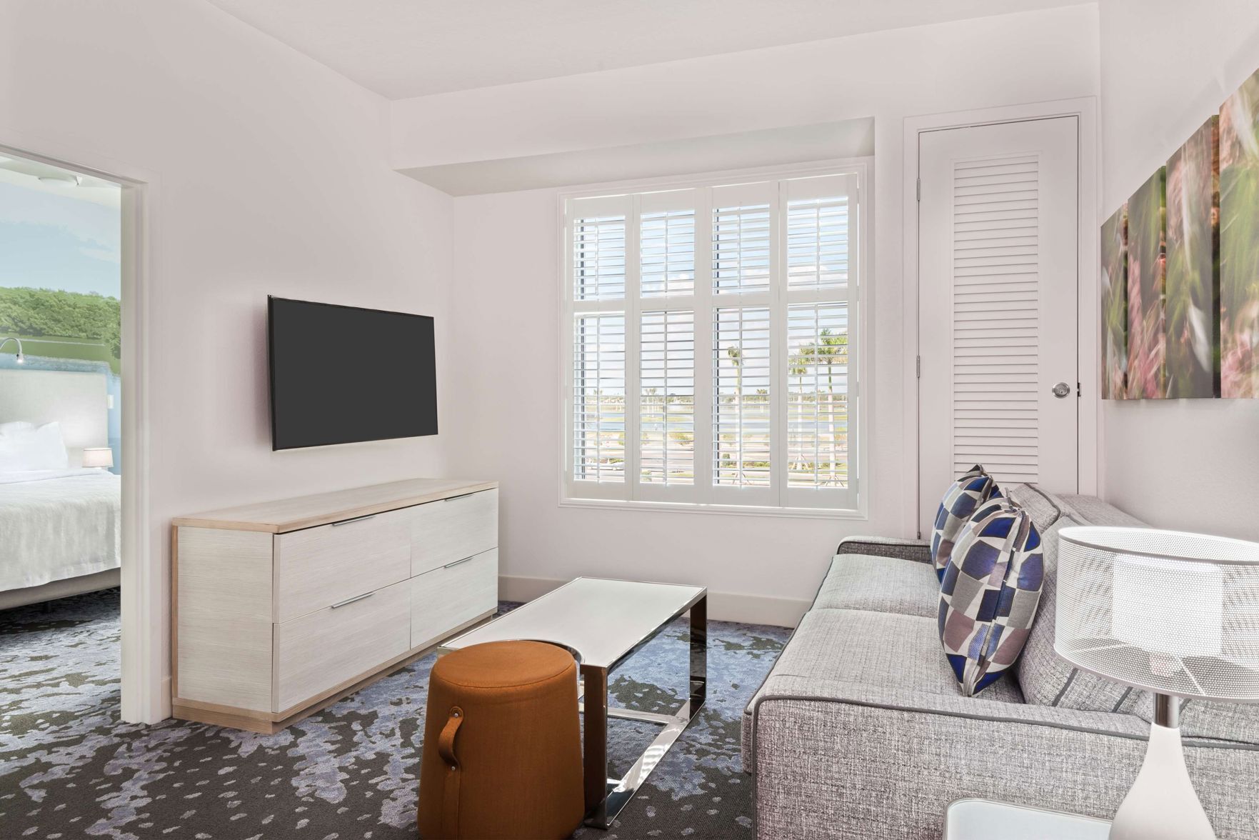 Cofre no quarto, secretária, ferro/tábua de engomar, Wi-fi grátis 