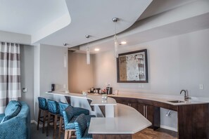 Suíte, 1 cama King (Bridal) | Escrivaninha, espaço de trabalho para notebook, cortinas blackout