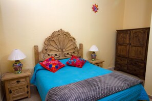 Quarto casal | Escrivaninha, ferros/tábuas de passar roupa, Wi-Fi de cortesia