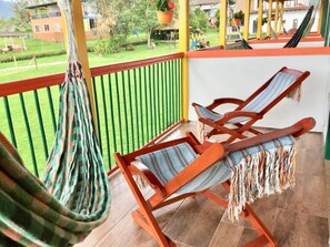 Quarto básico | Frigobar, escrivaninha, quartos à prova de som