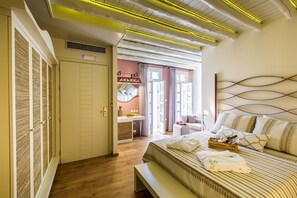 Quarto Duplo Standard | Cofre no quarto, secretária, quartos insonorizados