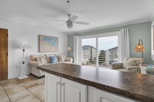 Suite Exclusiva, 1 cama king-size e sofá-cama, cozinha, vista para o oceano | Refeições no quarto