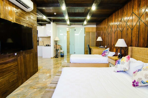 Suíte luxo ( 3 ) | Cofres nos quartos, escrivaninha, quartos à prova de som