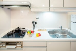 Casa | Cozinha privada | Um frigorífico, um micro-ondas, uma placa de cozinha 