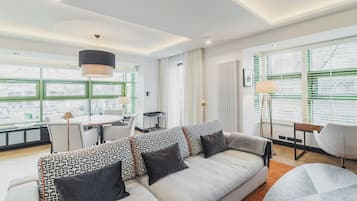 Apartamento Premium | Sala | TV de ecrã plano