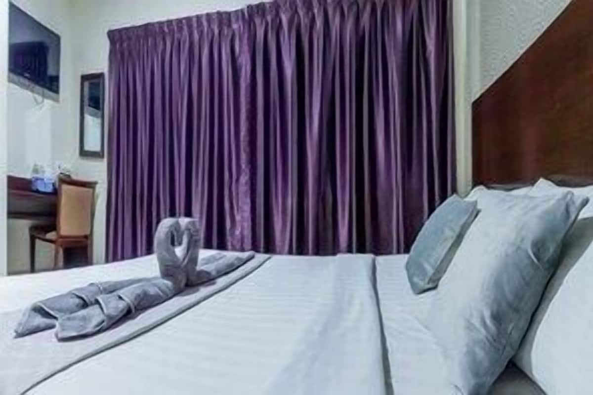 Secretária, quartos insonorizados, ferro/tábua de engomar