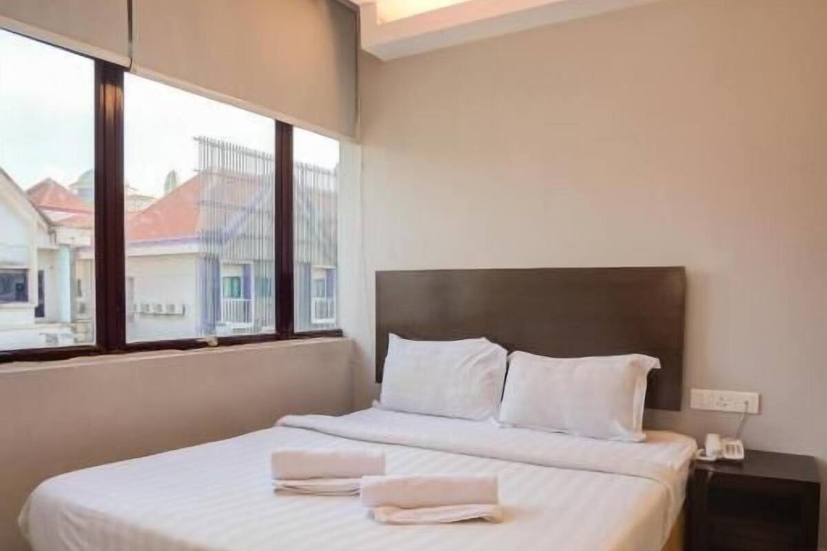 Secretária, quartos insonorizados, ferro/tábua de engomar