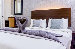 Quarto luxo | Escrivaninha, quartos à prova de som, ferros/tábuas de passar roupa