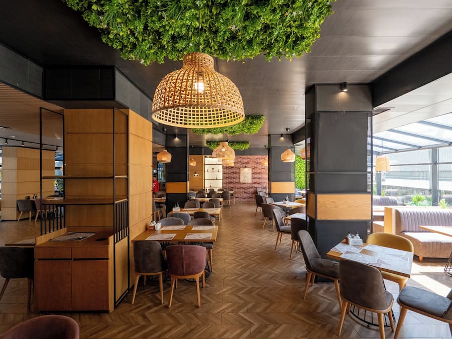 Pequenos-almoços, almoços, jantares servidos, cozinha regional