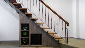 Estúdio | Sala de estar | Televisor LED de 30 polegadas com canais via satélite, televisor