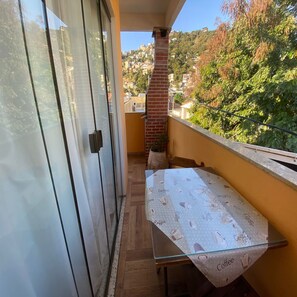 Suite-Estúdio Standard | Secretária, cortinas/cortinados opacos, Wi-fi grátis 