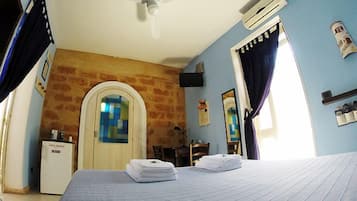 Quarto (Blue) | Roupas de cama premium, cofres nos quartos, individualmente decorados