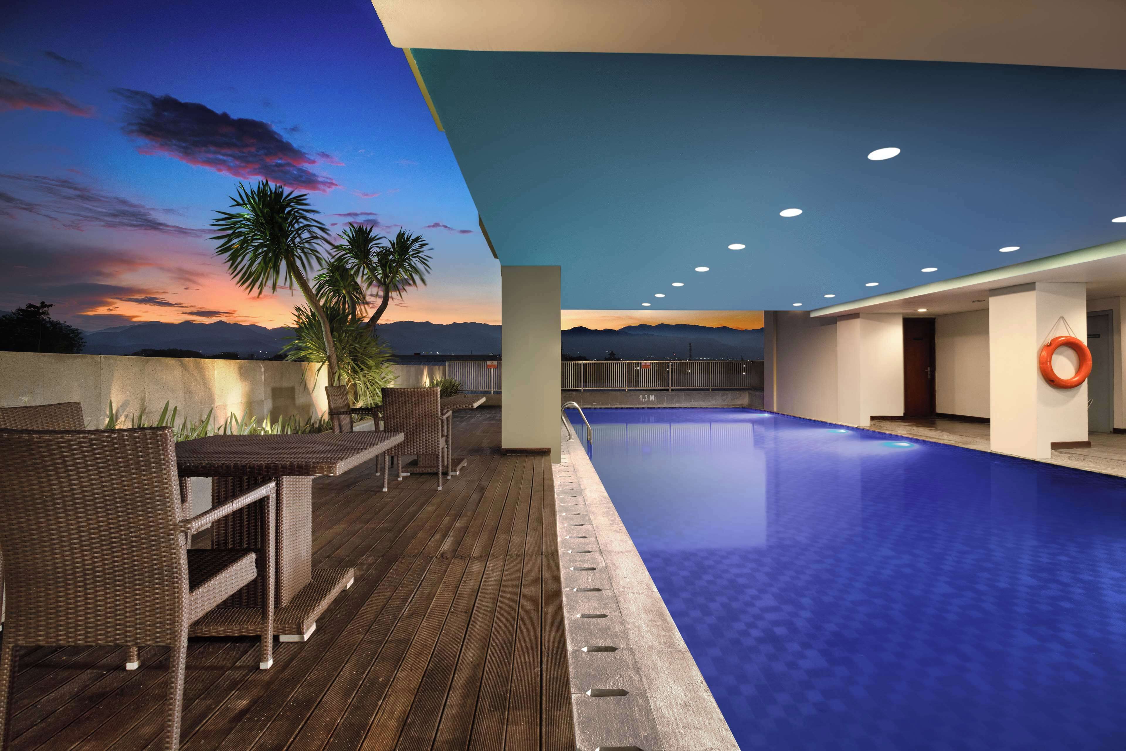 Piscina interior, da(s) 6:00 à(s) 20:00, espreguiçadeiras 