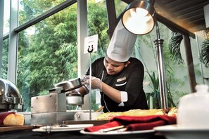 Café da manhã completo grátis todos os dias