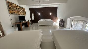 Master Suite | Cofre no quarto, ferro/tábua de engomar, Wi-fi grátis