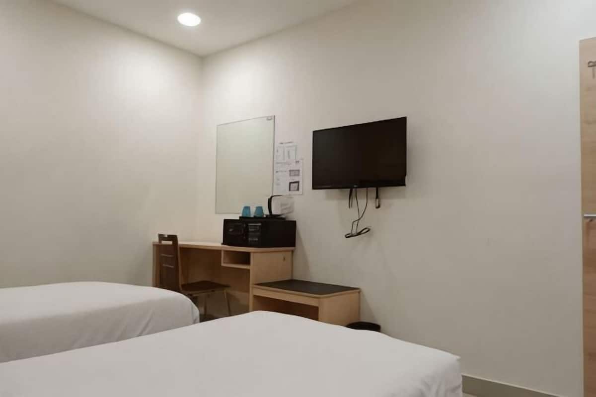 Cofres nos quartos, escrivaninha, Wi-Fi de cortesia, roupa de cama