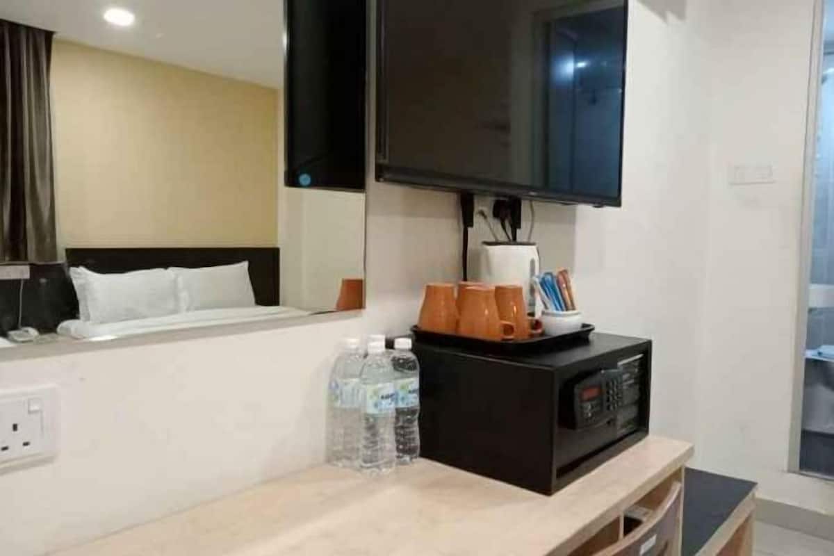 Cofres nos quartos, escrivaninha, Wi-Fi de cortesia, roupa de cama