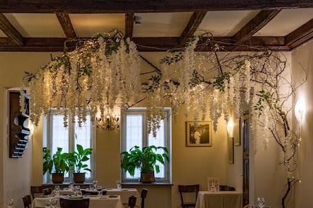 AlmoƧos e jantares servidos, incluindo cozinha local . Locanda La Posta