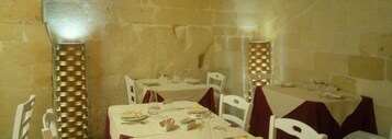 Café da manhã com pratos da culinária local grátis todos os dias