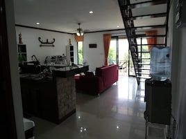 Apartment Duplex 2 Bedrooms | Sala de estar | TV