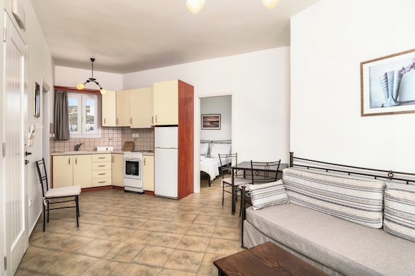 Livanios Studios - Milos