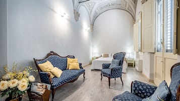 Suíte luxo, vista para o jardim | Roupas de cama premium, cofres nos quartos, escrivaninha