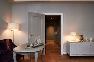 Suíte júnior (Prestige) | Área de estar | TV de tela plana