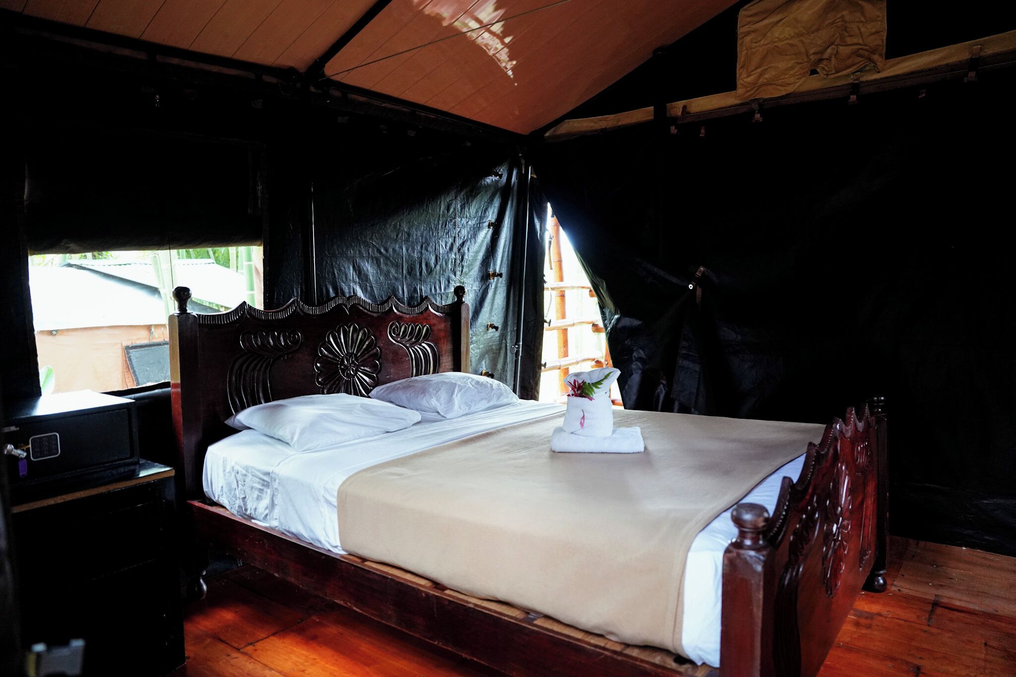 Tenda Standard | Roupa de cama fornecida 