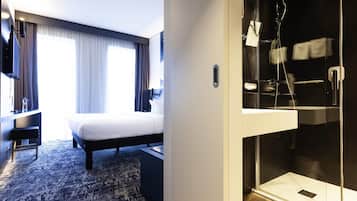 Quarto Standard, 1 cama de casal | Cofre no quarto, secretária adequada para computadores portáteis