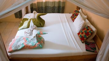 Quarto casal conforto | Escrivaninha, Wi-Fi de cortesia, roupa de cama