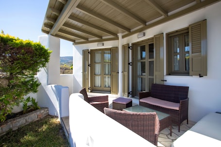 Apartamento, 2 quartos (Maisonette 1) | Terraço/pátio interior. To Pithari