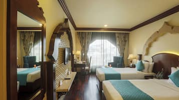 Quarto Deluxe (Royal) | Roupa de alta qualidade, minibar, cofre no quarto, secretária