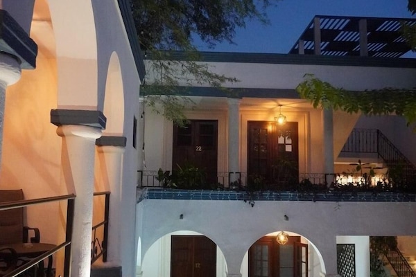 Piscina externa, espreguiçadeiras