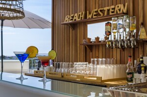 Bar à beira da piscina