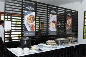 Café da manhã, almoço e jantar; culinária local 